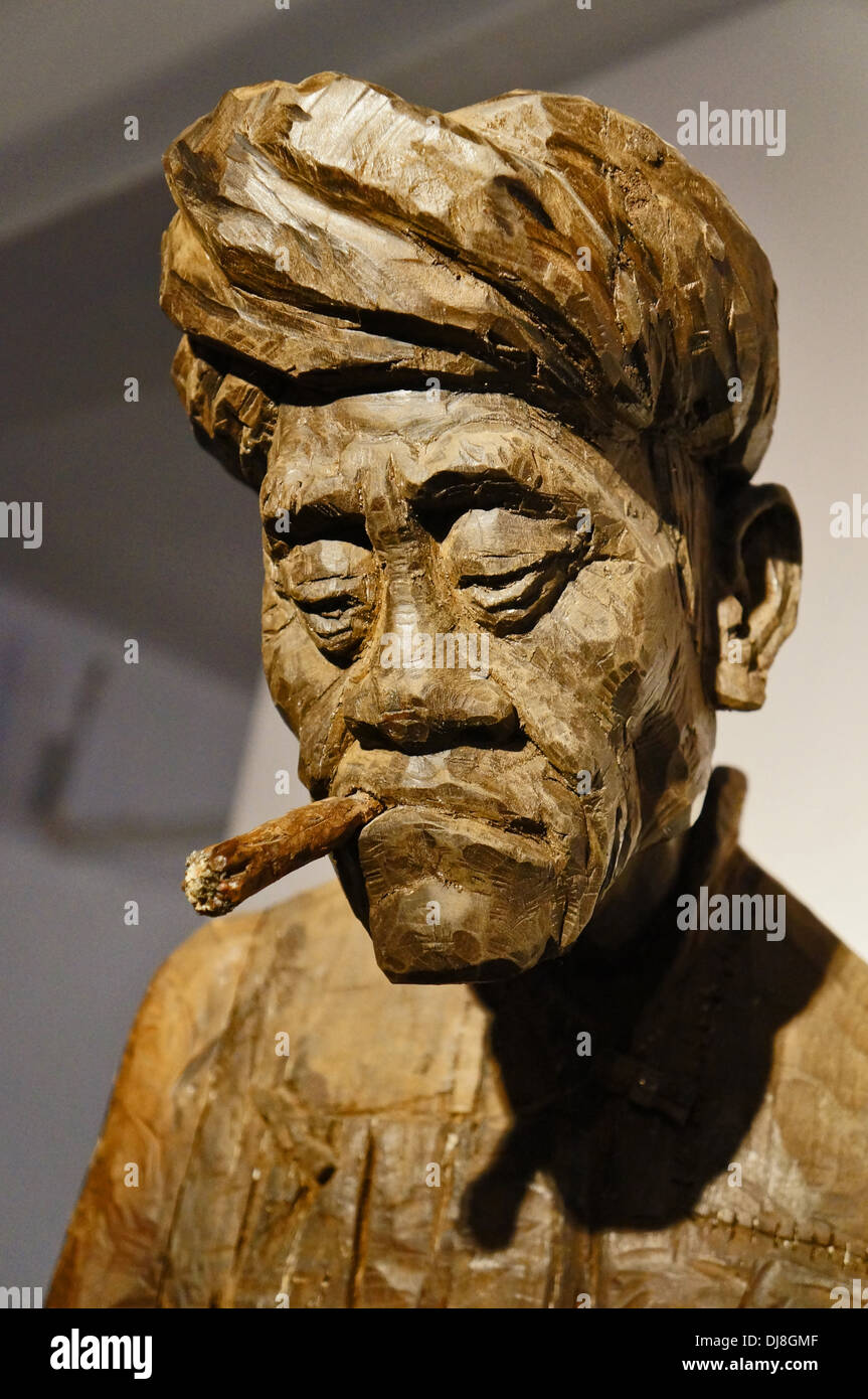 Sad statue hi-res stock photography and images - Alamy