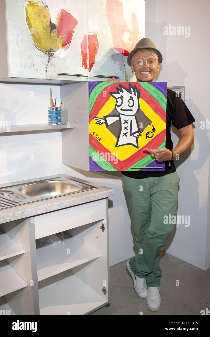 Ross Antony launches charity art project 'Kunst macht satt' at Otto ...