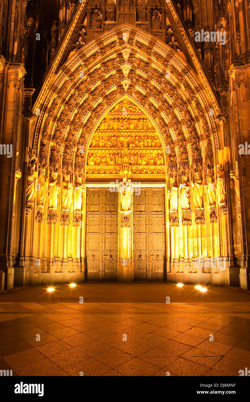Cologne cathedral tympanum dom hi-res stock photography and images - Alamy
