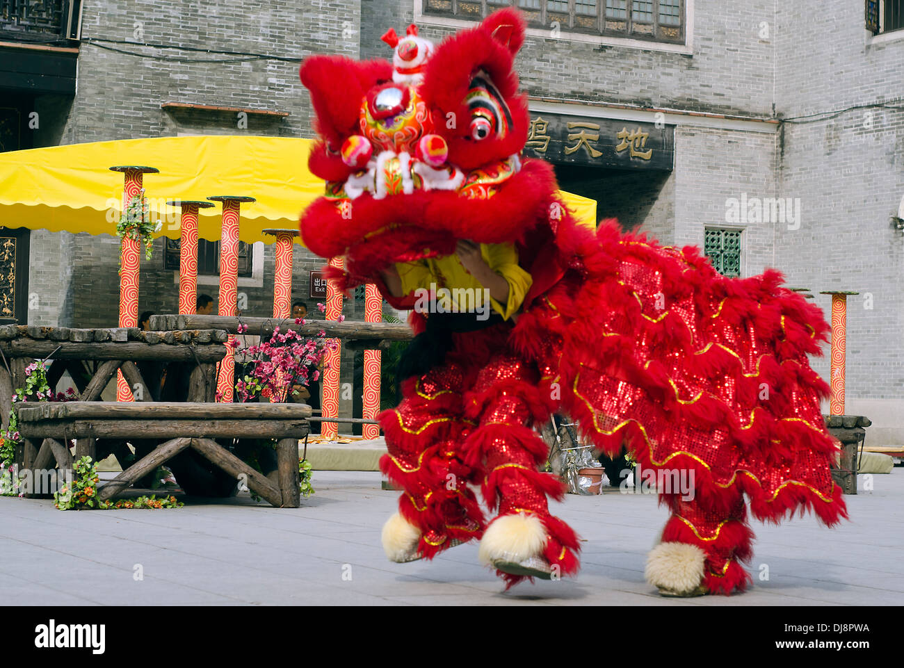 Lion dance ,Zumiao ancestral temple ,Foshan ,China Stock Photo - Alamy