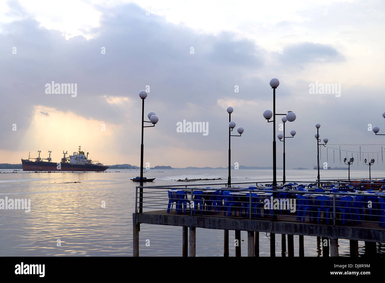 Batam indonesia seafood hi-res stock photography and images - Alamy