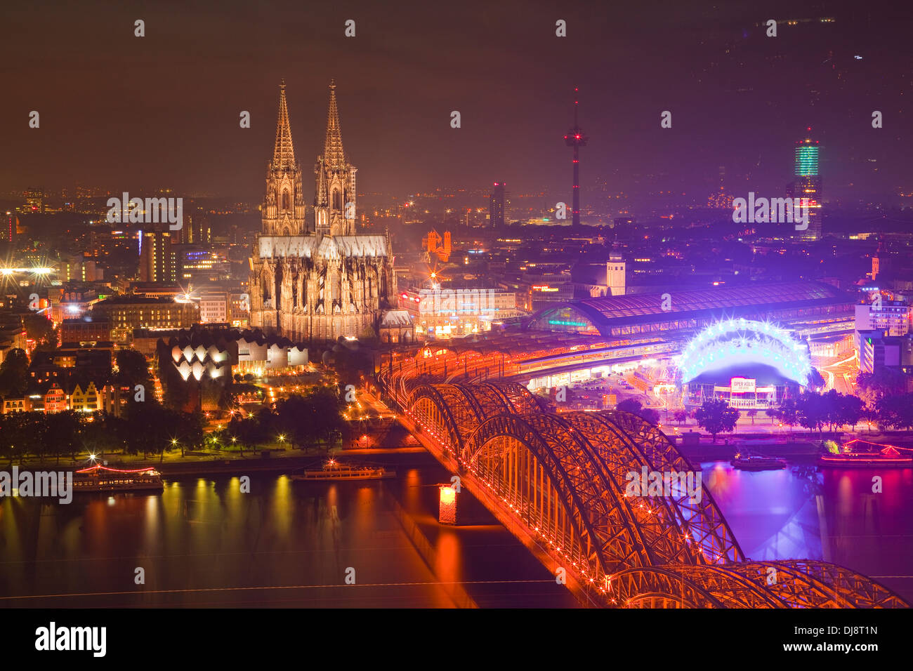 The city of Cologne at night Stock Photo - Alamy