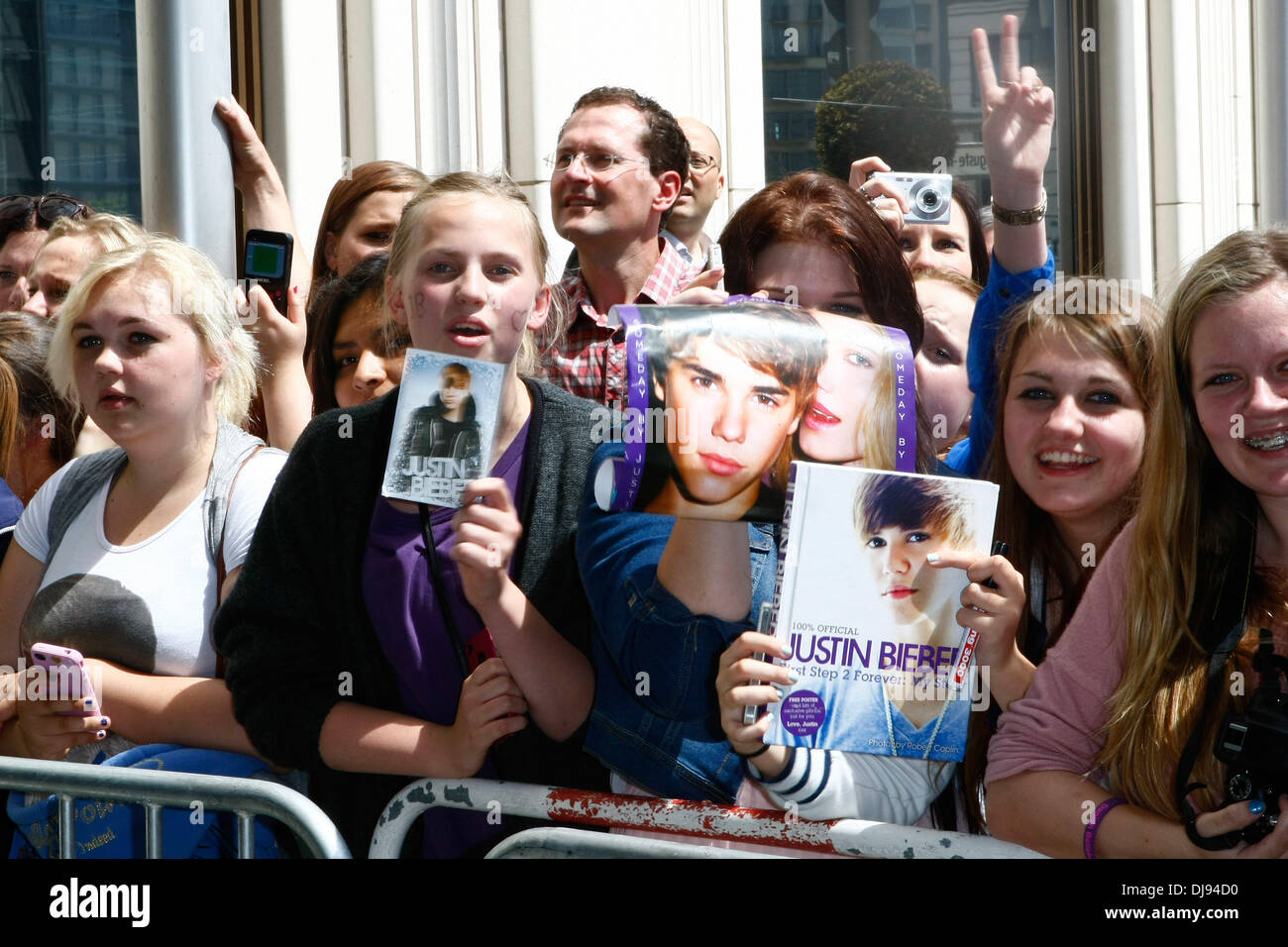 Justin bieber fans hi-res stock photography and images - Alamy