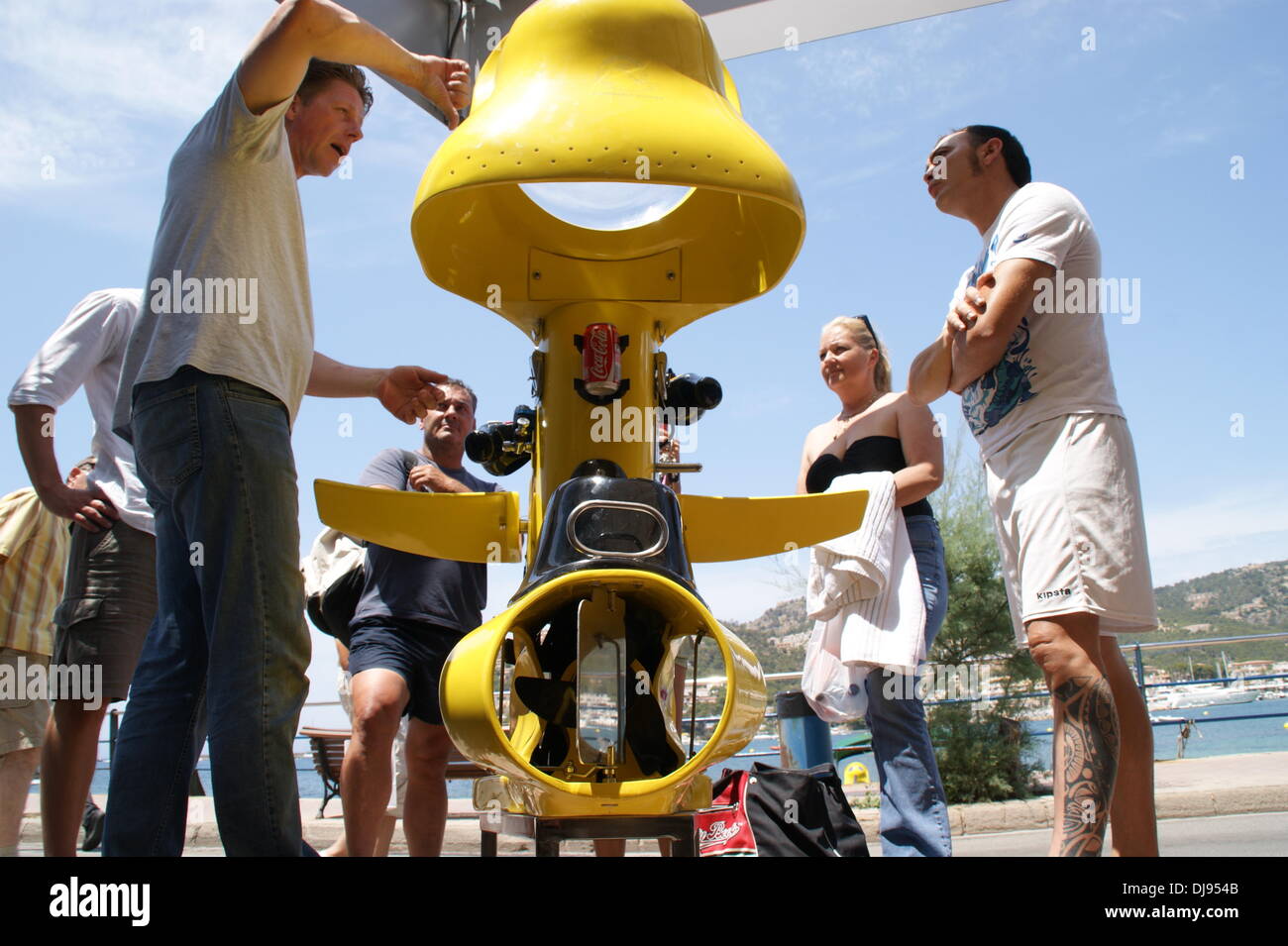 Submarine in port hi-res stock photography and images - Alamy