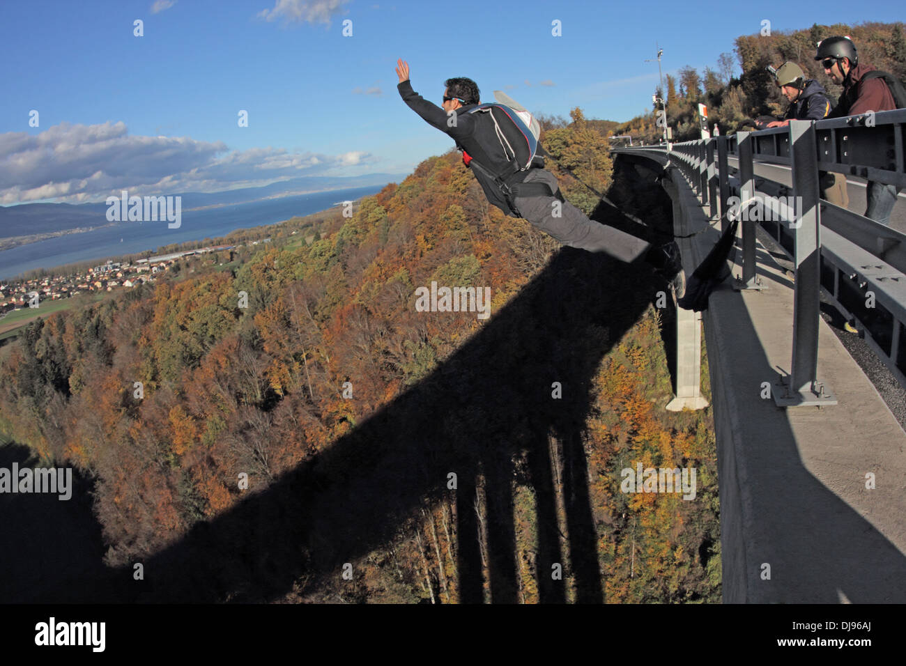 Static line parachute jump hi-res stock photography and images - Alamy