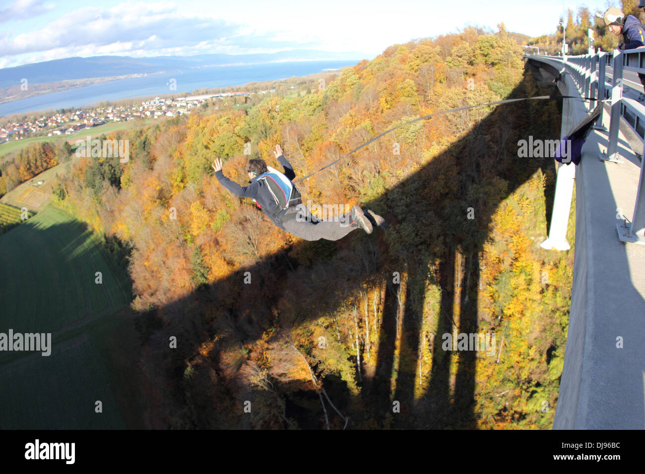 Static line parachute jump hi-res stock photography and images - Alamy