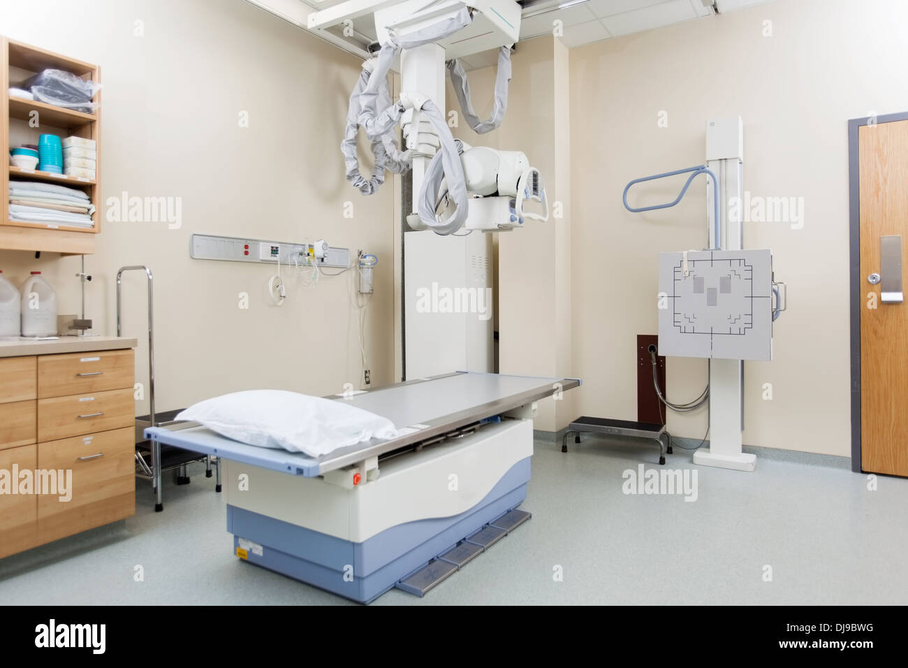 Radiography room hi-res stock photography and images - Alamy