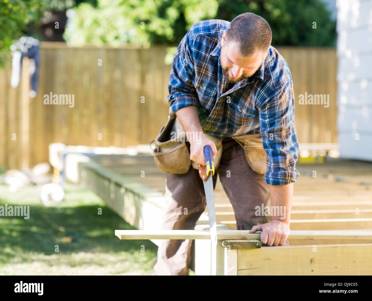 Worker sawing wood hi-res stock photography and images - Alamy