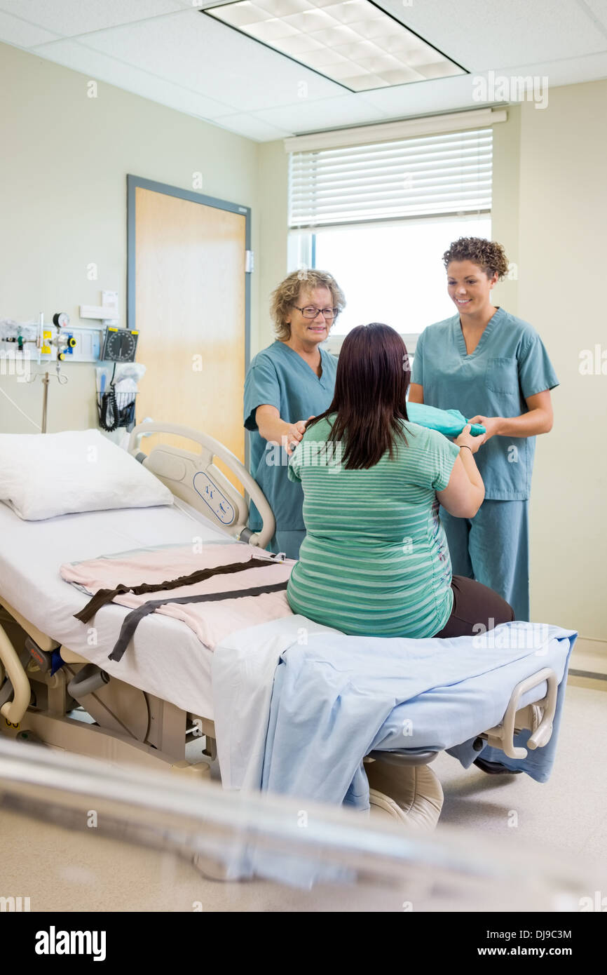 Woman giving birth bed hi-res stock photography and images - Alamy