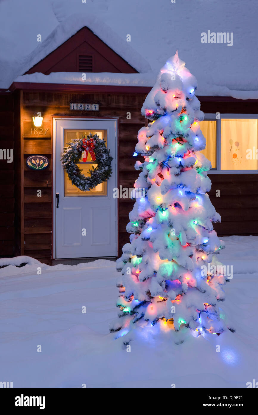 Alaska, family, house hi-res stock photography and images - Alamy