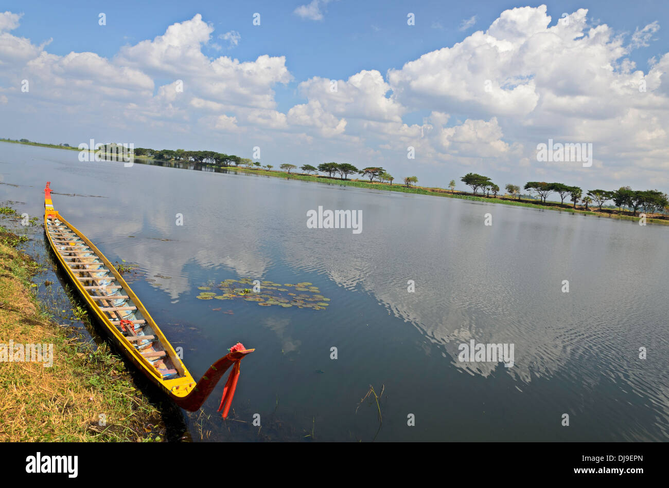 Thai typical boat hi-res stock photography and images - Alamy