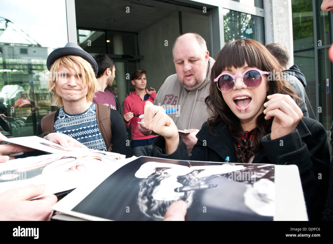 Carly Rae Jepsen leaving Sat 1 studios after recording German TV show ...