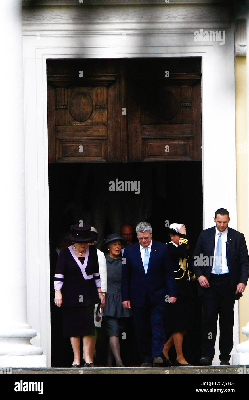 Queen Beatrix of the Netherlands at a dinner with German president ...