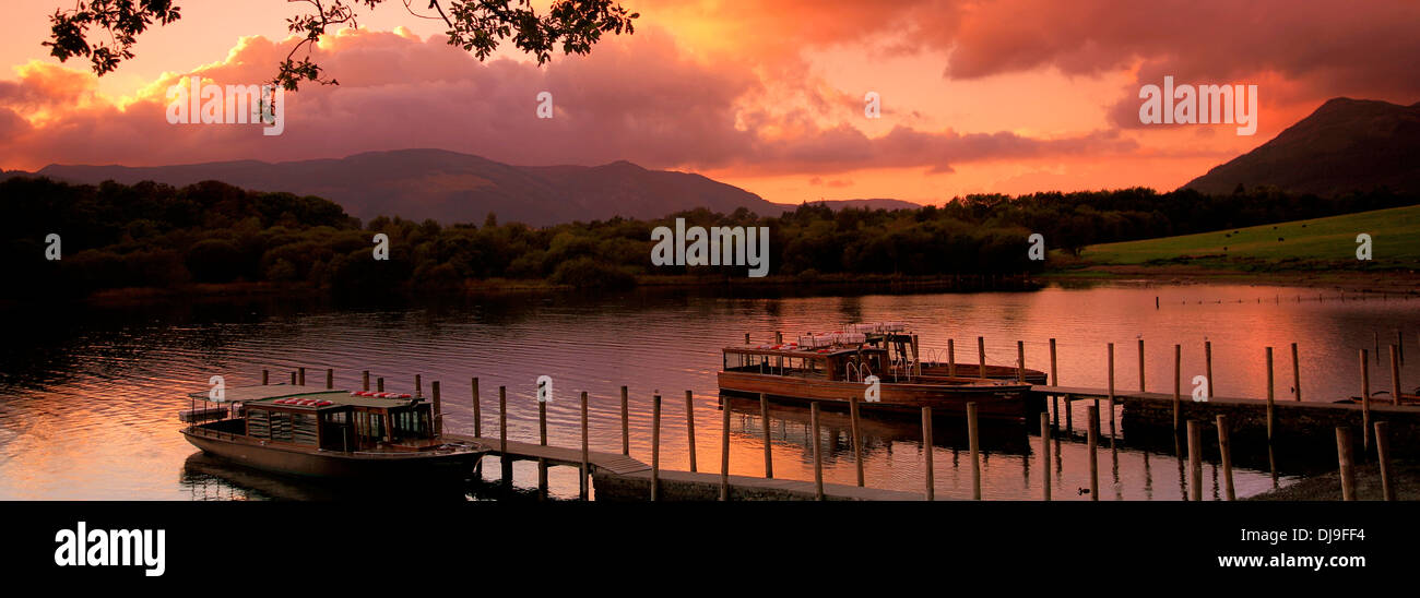 Sunset Derwentwater lake town Keswick Lake District National Park ...