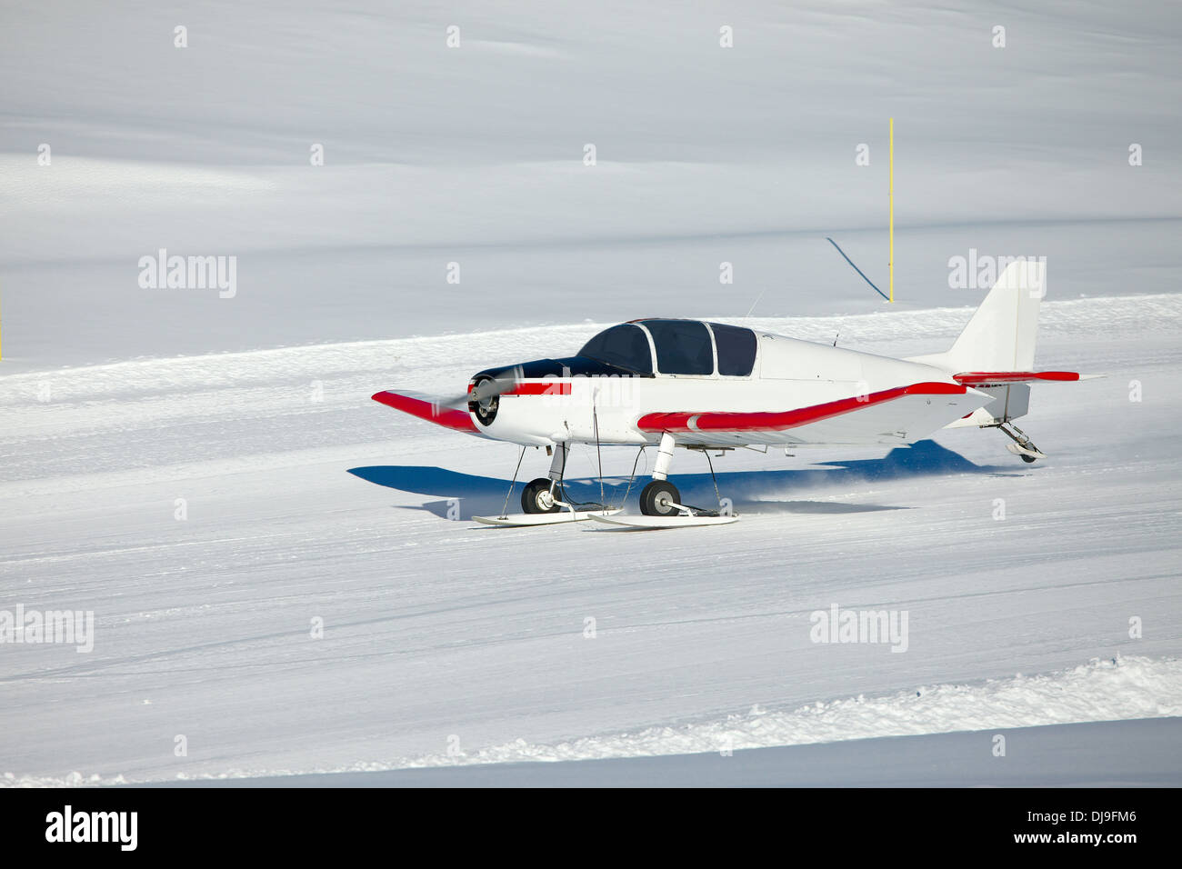 Glacier landing plane hi-res stock photography and images - Alamy