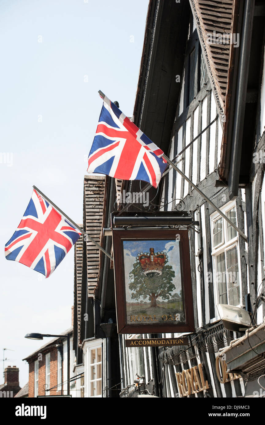 Tudor style public house with Union Jack flying Evesham Stock Photo - Alamy