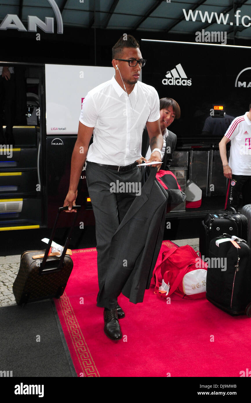 Bayern munich football team outside at the Regent Hotel. Berlin ...