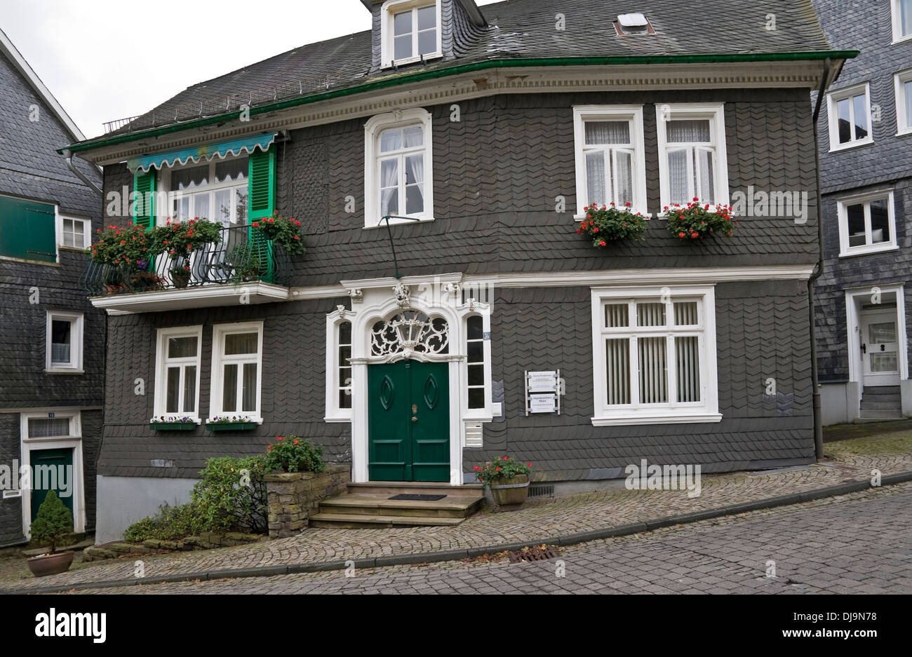 Cladding house hi-res stock photography and images - Alamy