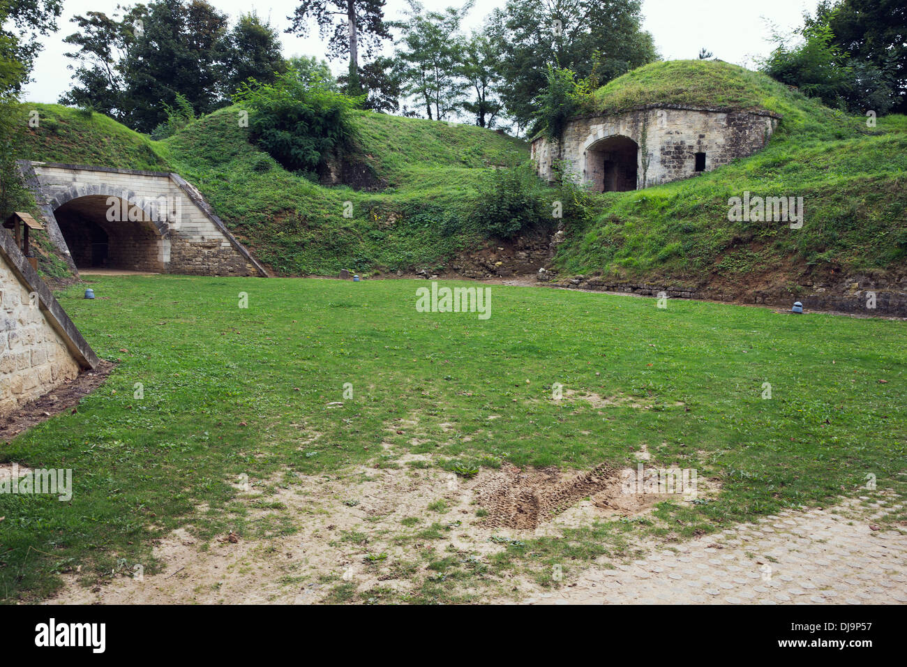 Underground courtyard hi-res stock photography and images - Alamy