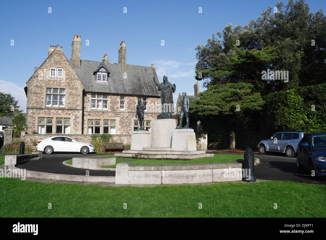 Village green war memorial in hi-res stock photography and images - Alamy
