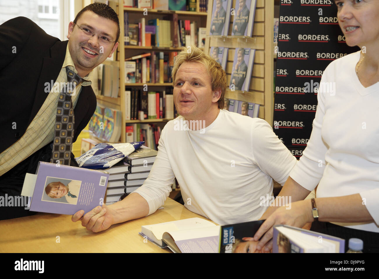 Celebrity chef Gordon Ramsay at a book signing in Glasgow Stock Photo ...