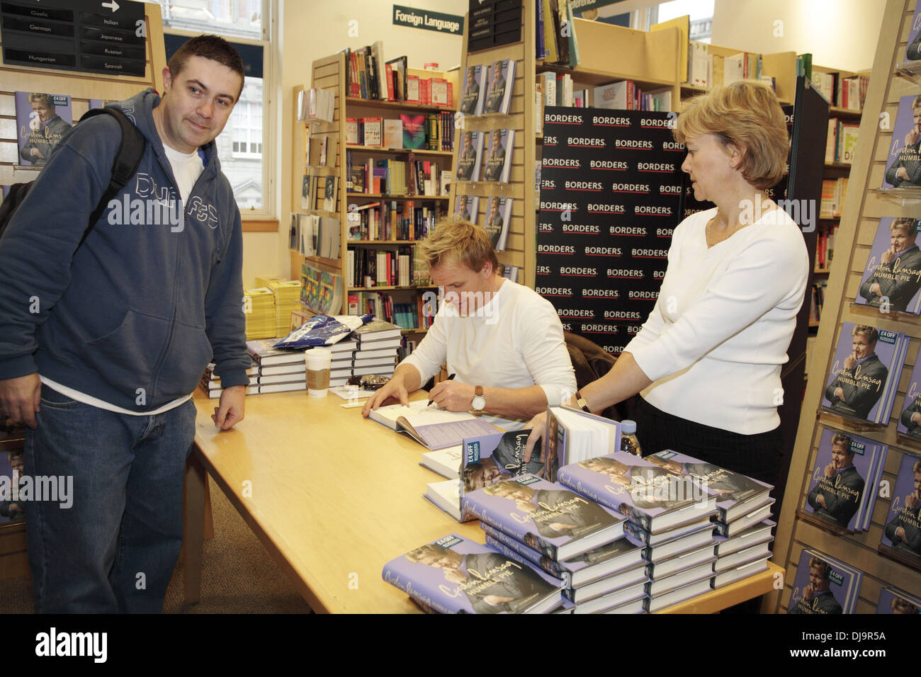 Celebrity chef Gordon Ramsay at a book signing in Glasgow Stock Photo ...