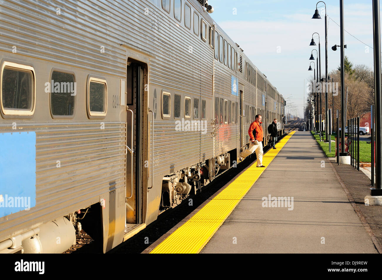 Commuters getting off train hi-res stock photography and images - Alamy