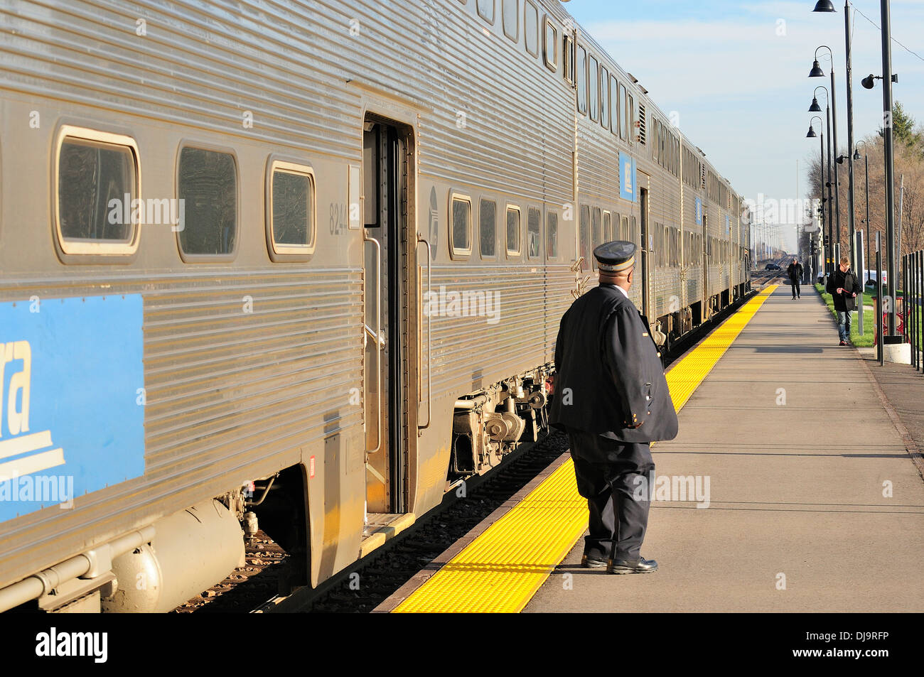 Chicago Commuters Train Metra High Resolution Stock Photography and Images - Alamy