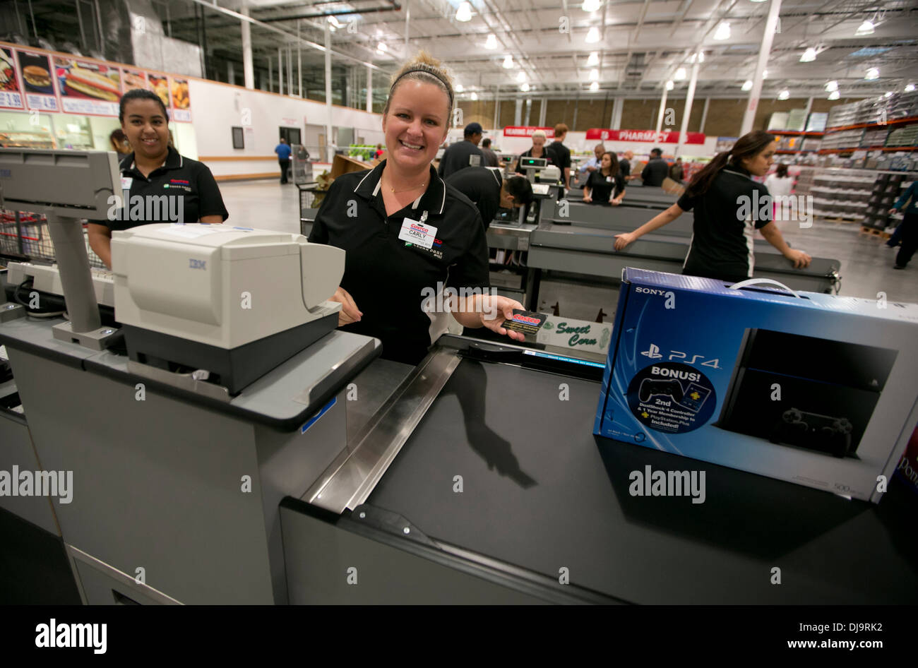 Costco membership card check hi-res stock photography and images - Alamy