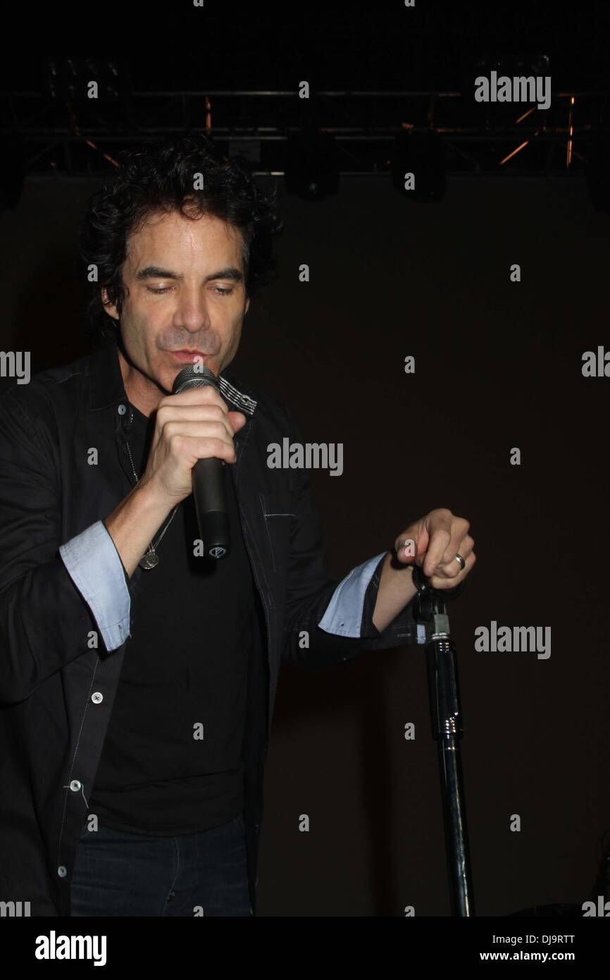 New York, New York, USA. 24th Nov, 2013. PAT MONAHAN OF THE BAND TRAIN ...