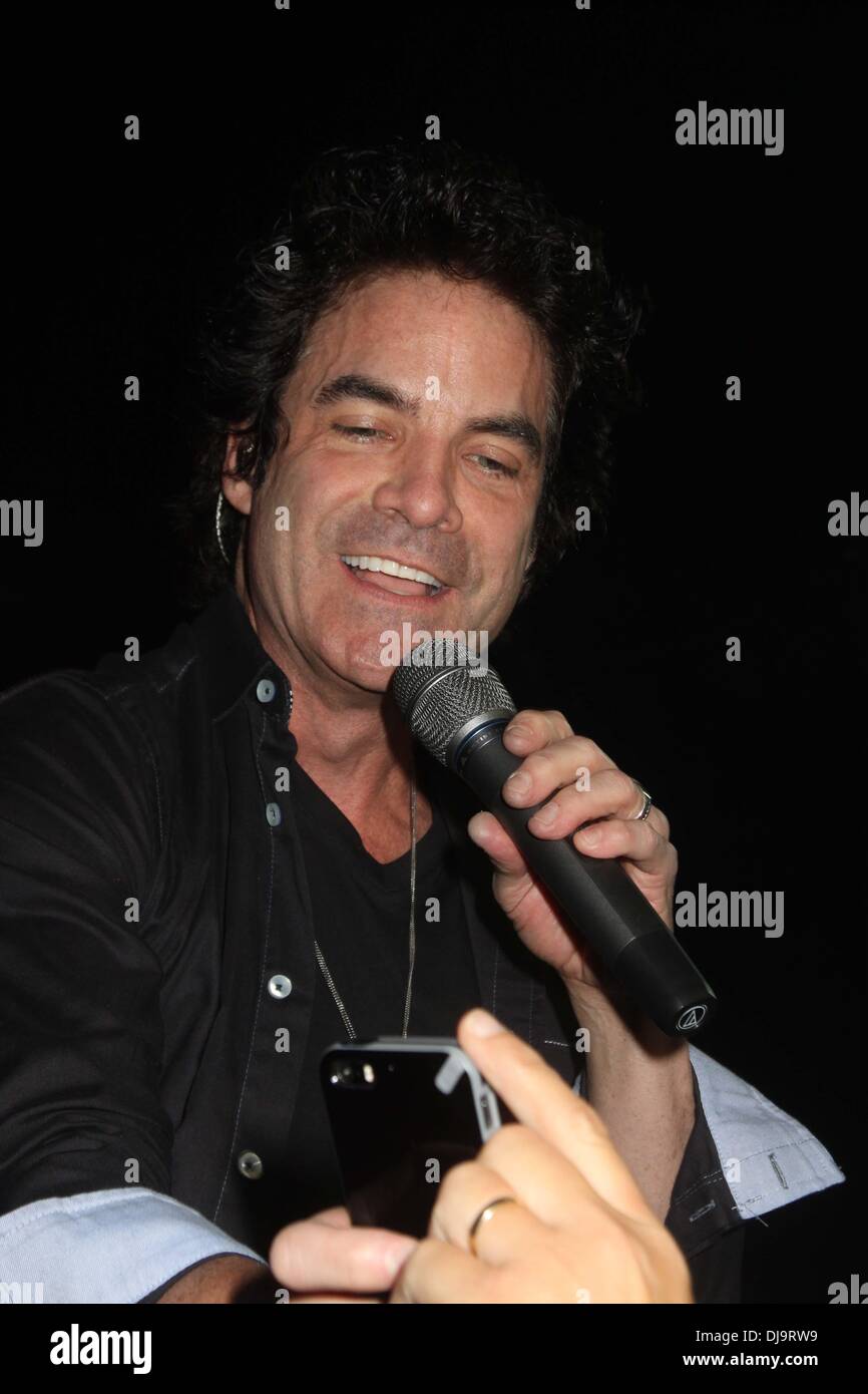 New York, New York, USA. 24th Nov, 2013. PAT MONAHAN OF THE BAND TRAIN ...