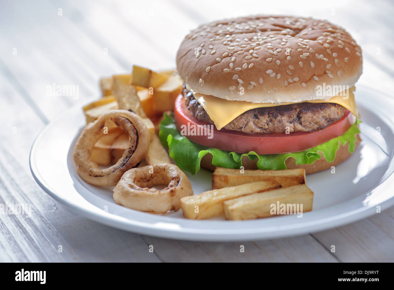 Single cheeseburger hi-res stock photography and images - Alamy