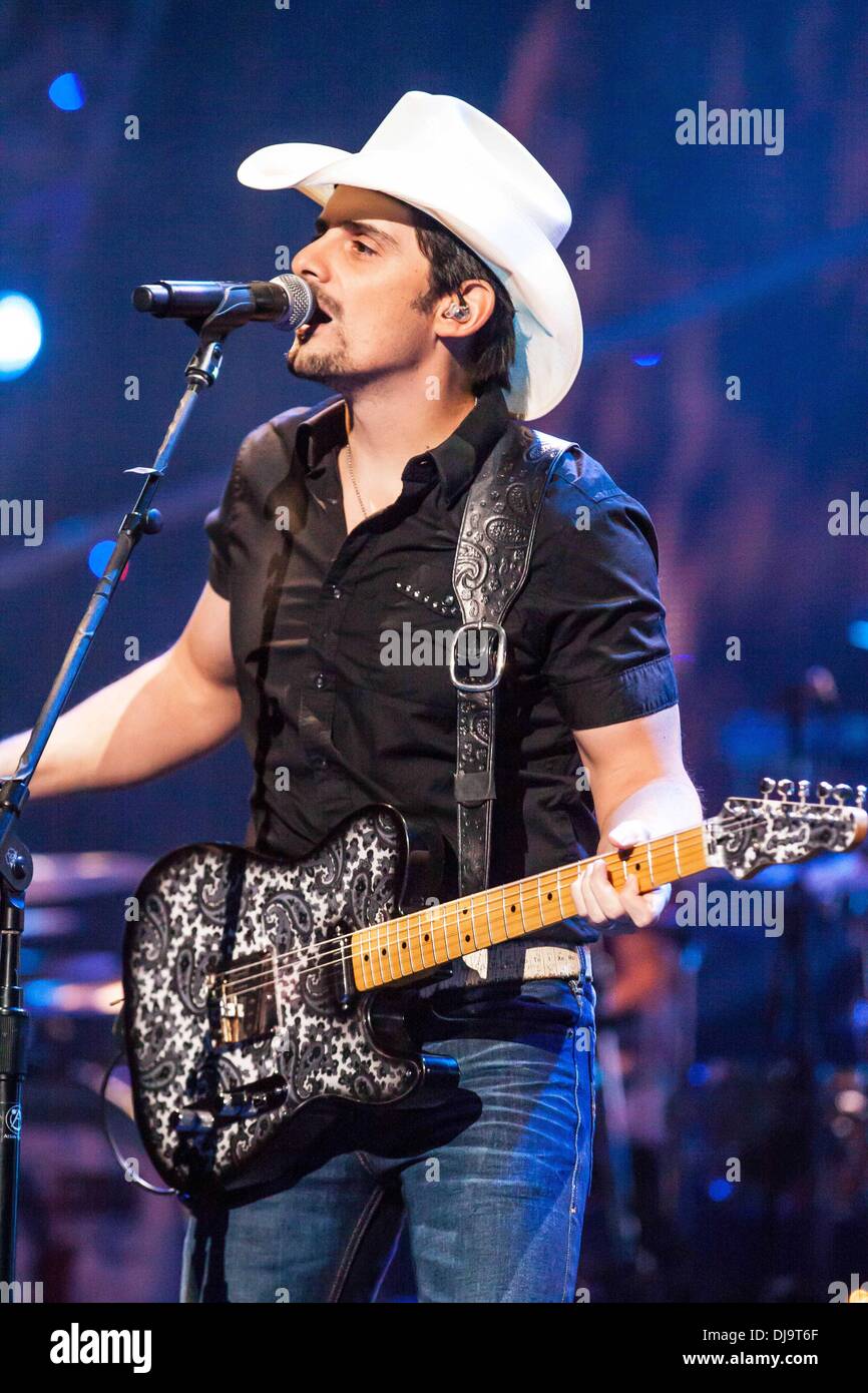 Nov 23, 2013 - Auburn Hills, Michigan, U.S. - Country singer BRAD ...