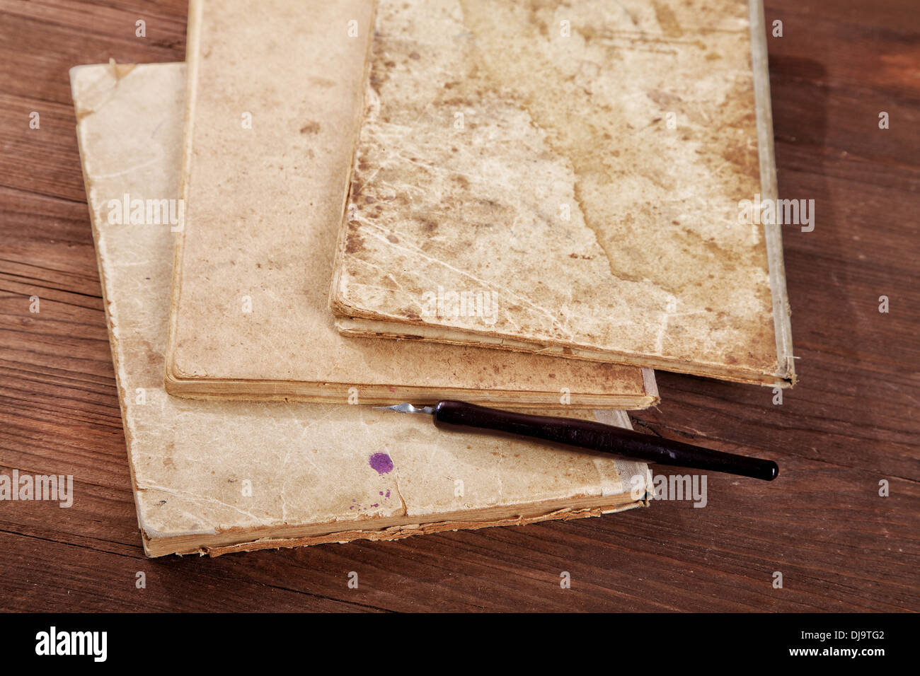 Old books nib pen hi-res stock photography and images - Alamy
