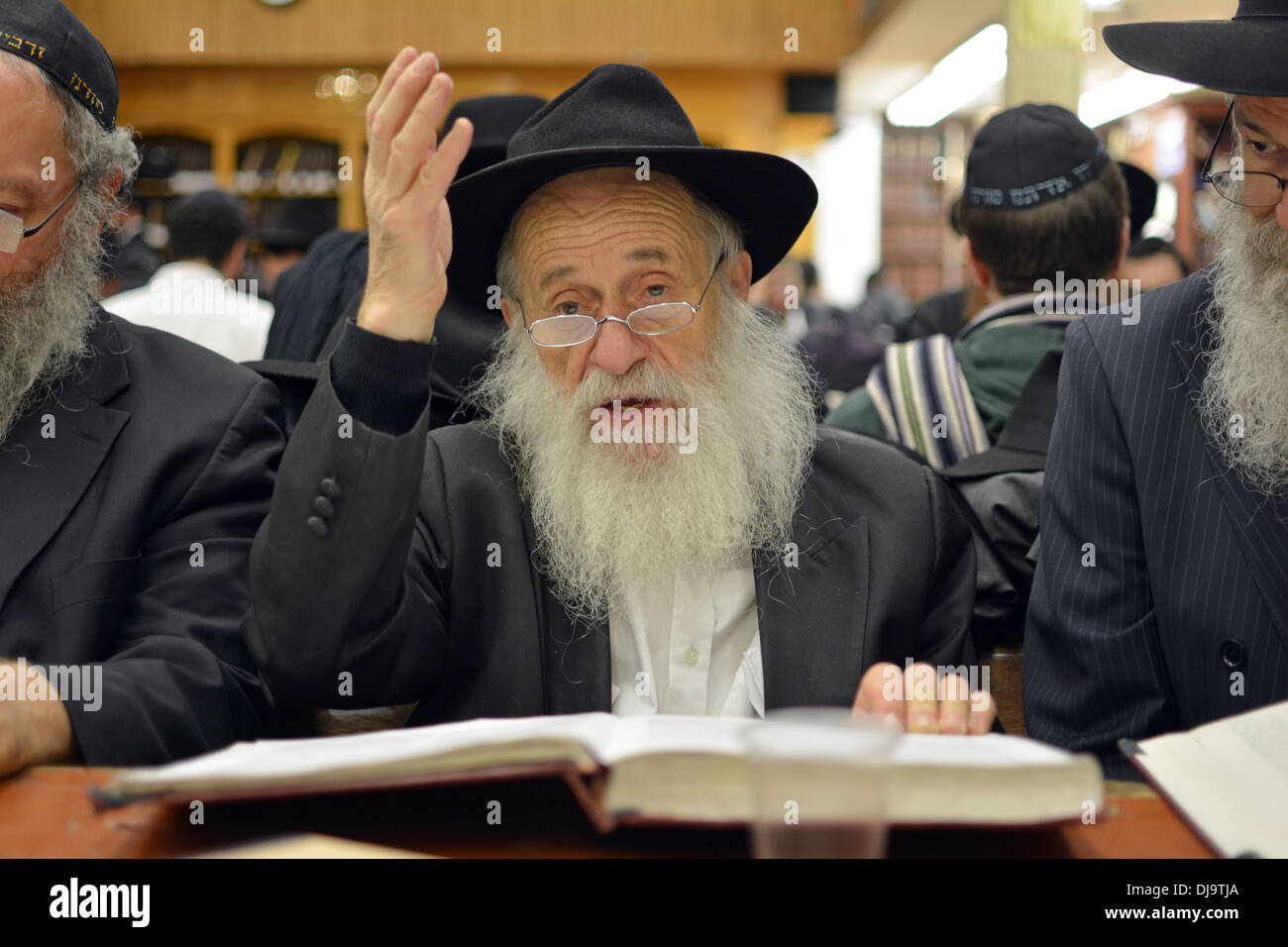 Rabbi Korf leading a daily bible study class at Lubavitch headquarters ...