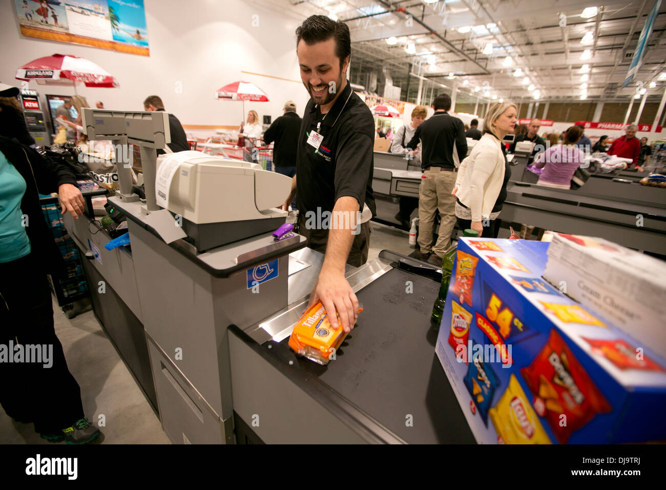 Costco membership card check hi-res stock photography and images - Alamy