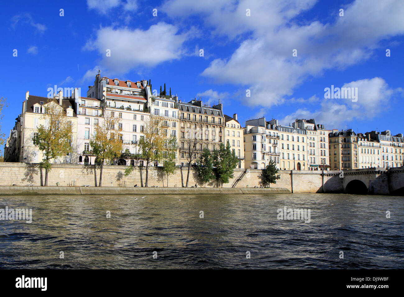 Buildings along seine river hi-res stock photography and images - Alamy