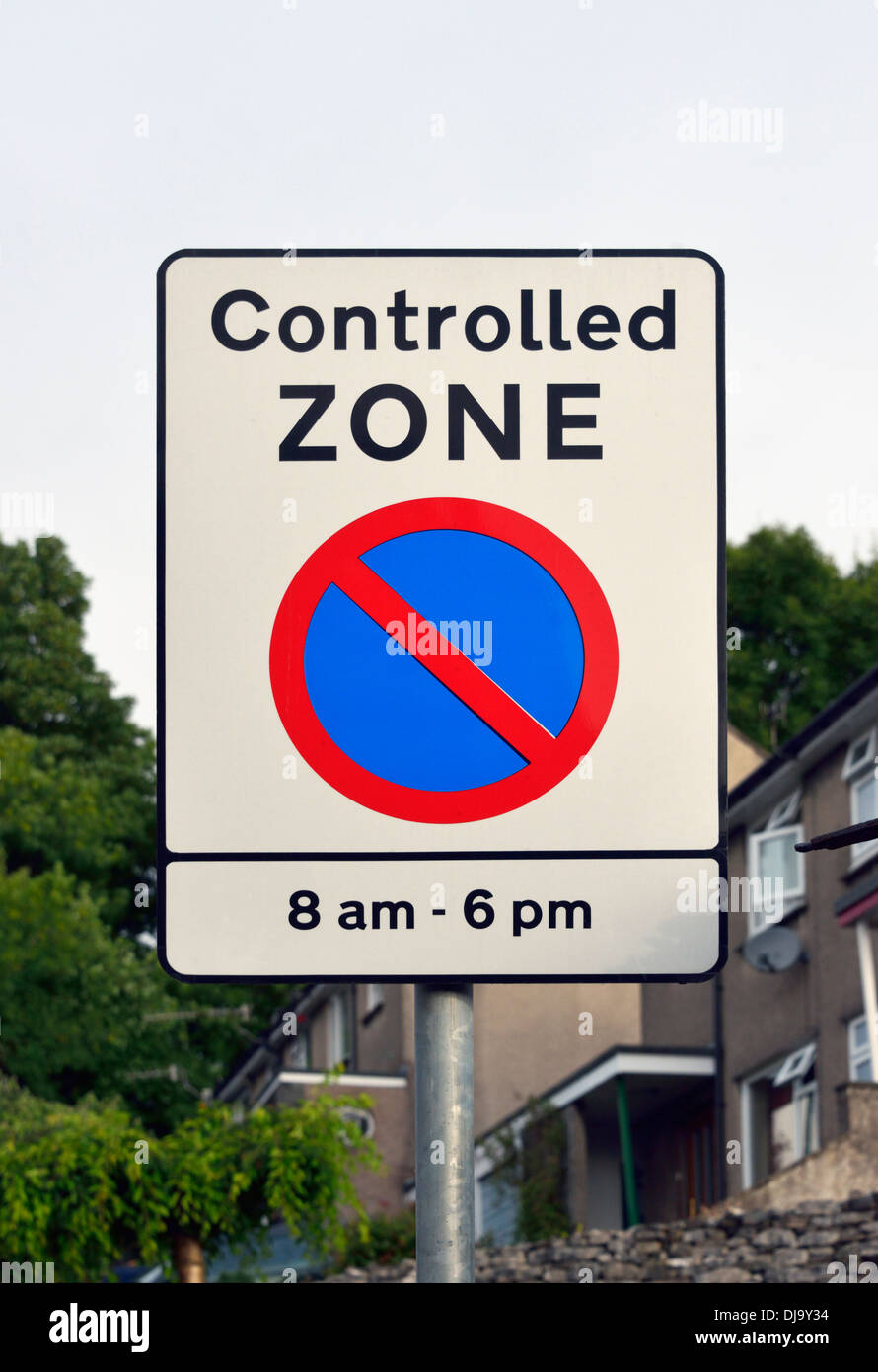 Controlled parking sign hi-res stock photography and images - Alamy