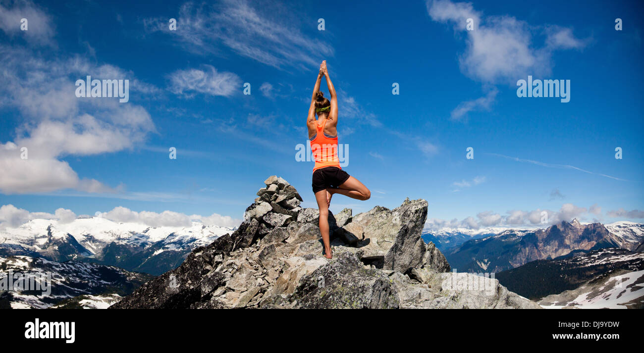 Summit yoga hi-res stock photography and images - Alamy
