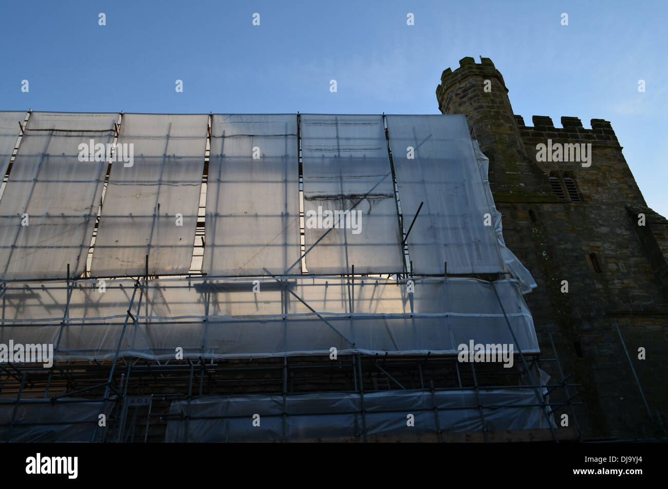 Scaffold sheeting hi-res stock photography and images - Alamy