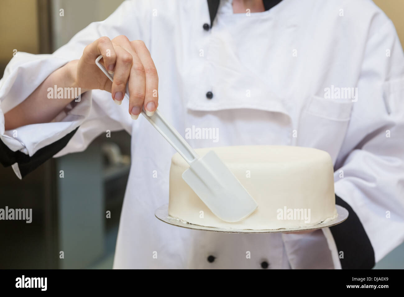 Chef finishing a cake with icing Stock Photo - Alamy