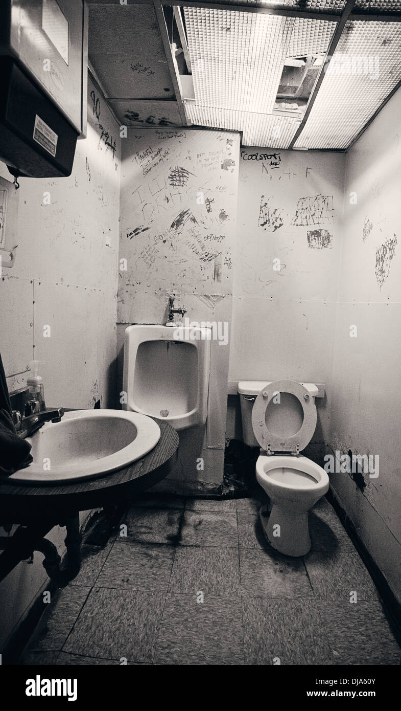 Dirty bar hi-res stock photography and images - Alamy