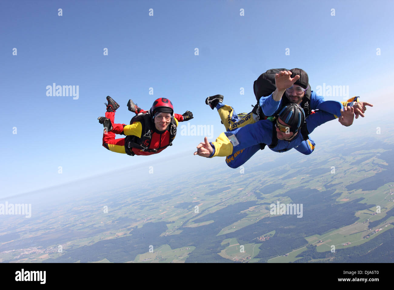 Tandem skydivers hi-res stock photography and images - Alamy
