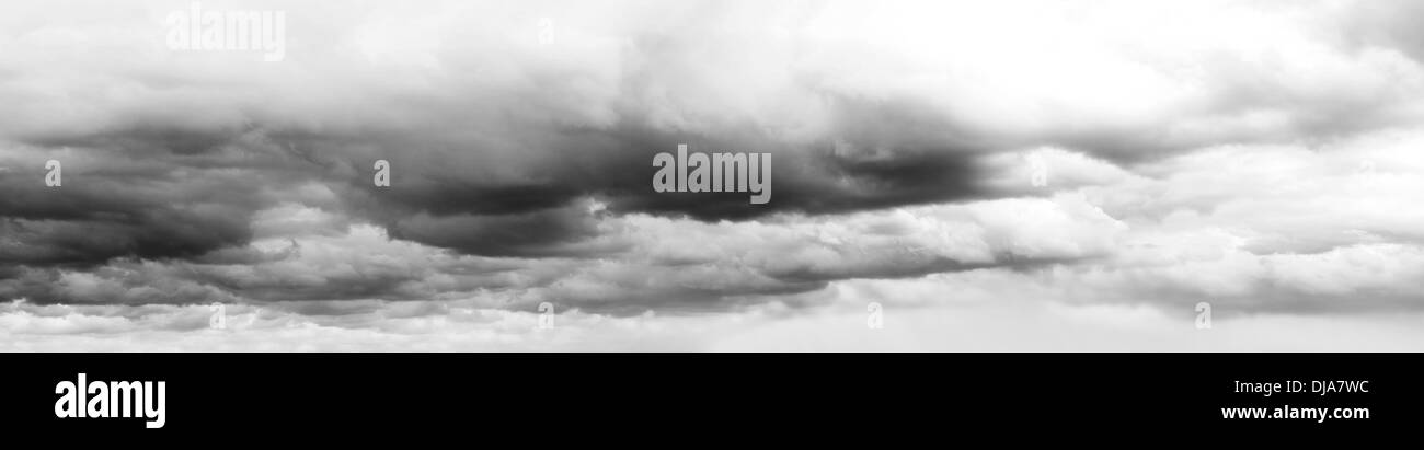 Grey overcast skies hi-res stock photography and images - Alamy