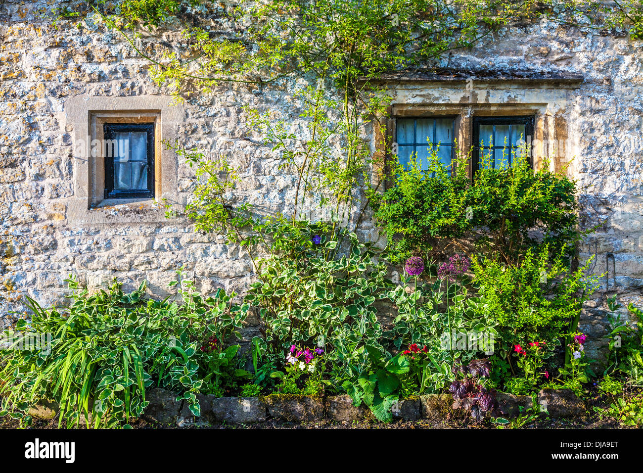 Old stone cottage window hi-res stock photography and images - Alamy