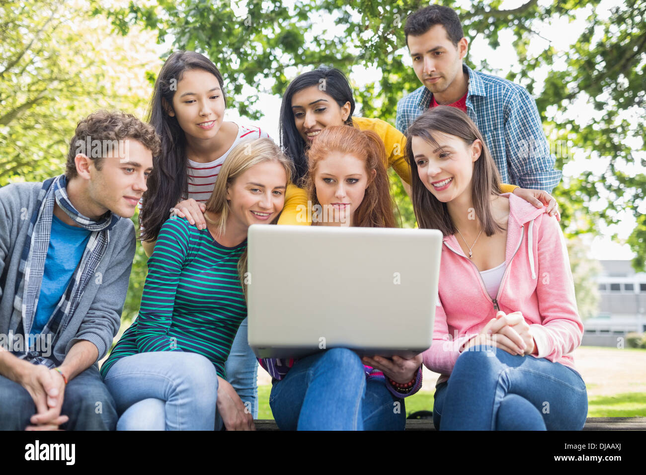 Young college students using hi-res stock photography and images - Alamy