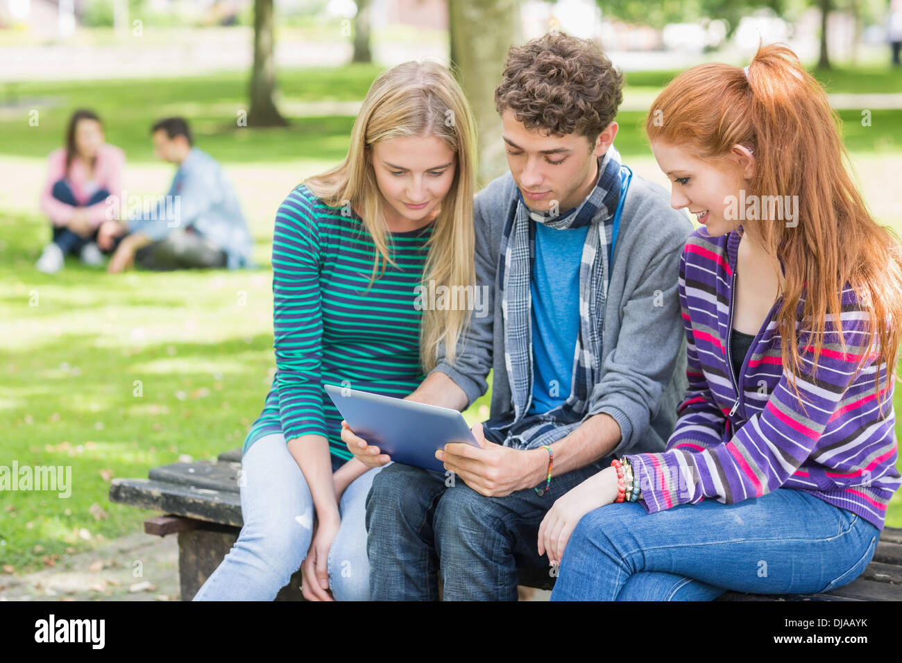Group students tablet pc hi-res stock photography and images - Alamy