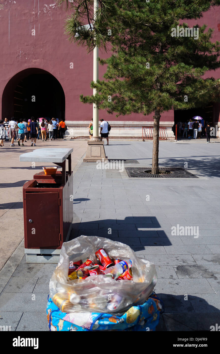 City of rubbish hi-res stock photography and images - Alamy