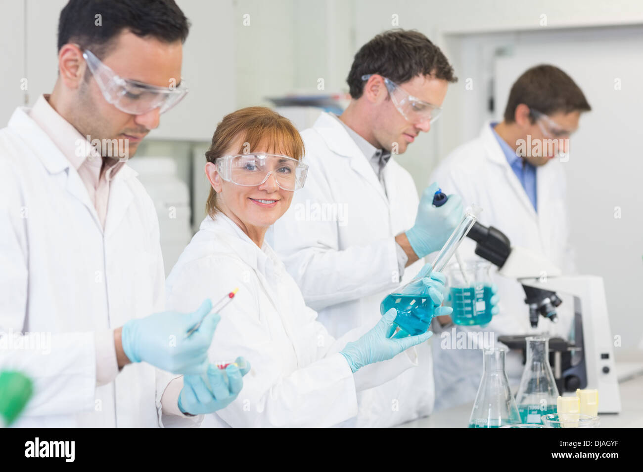Group of scientists working hi-res stock photography and images - Alamy