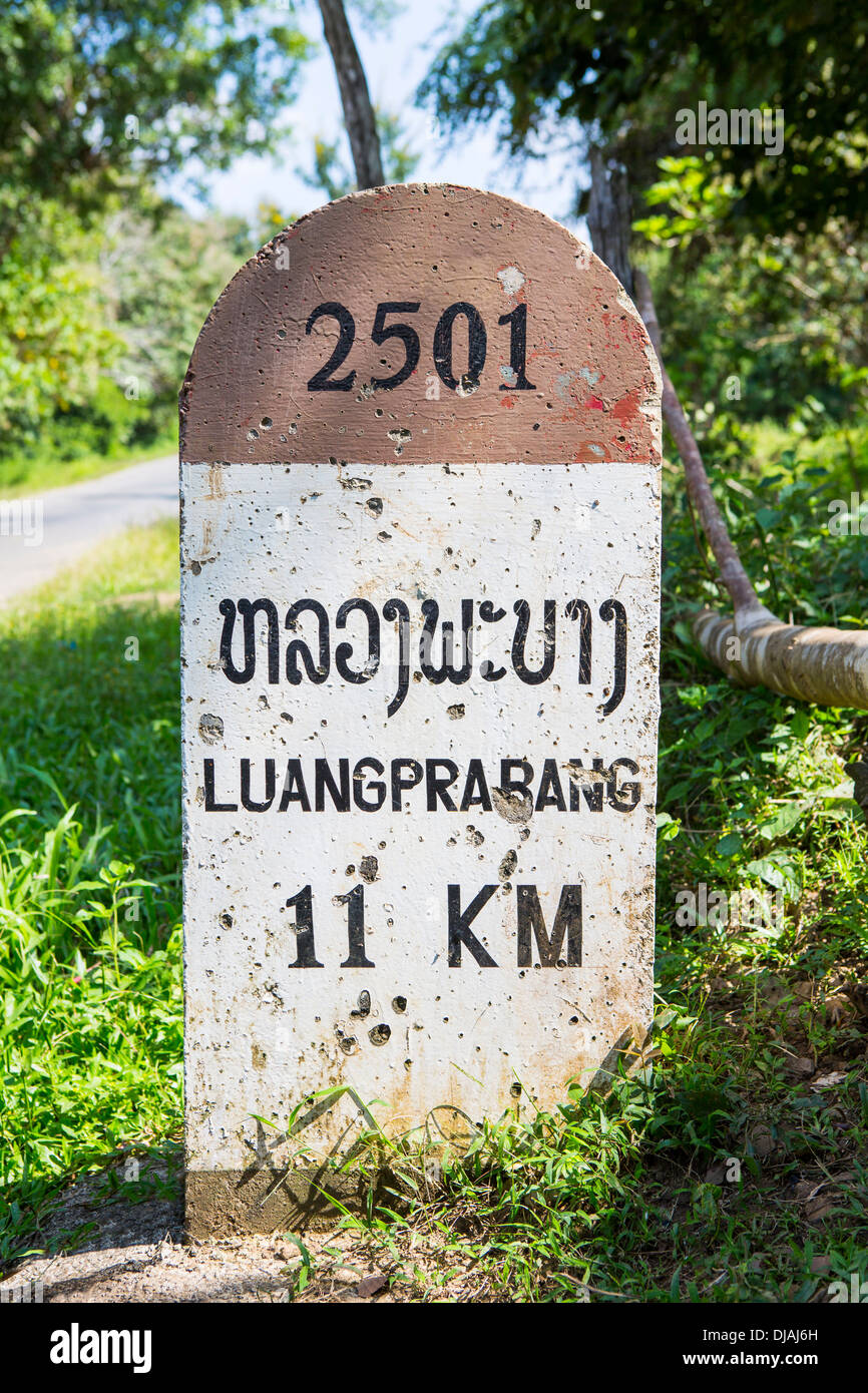 Kilometer road sign hi-res stock photography and images - Alamy
